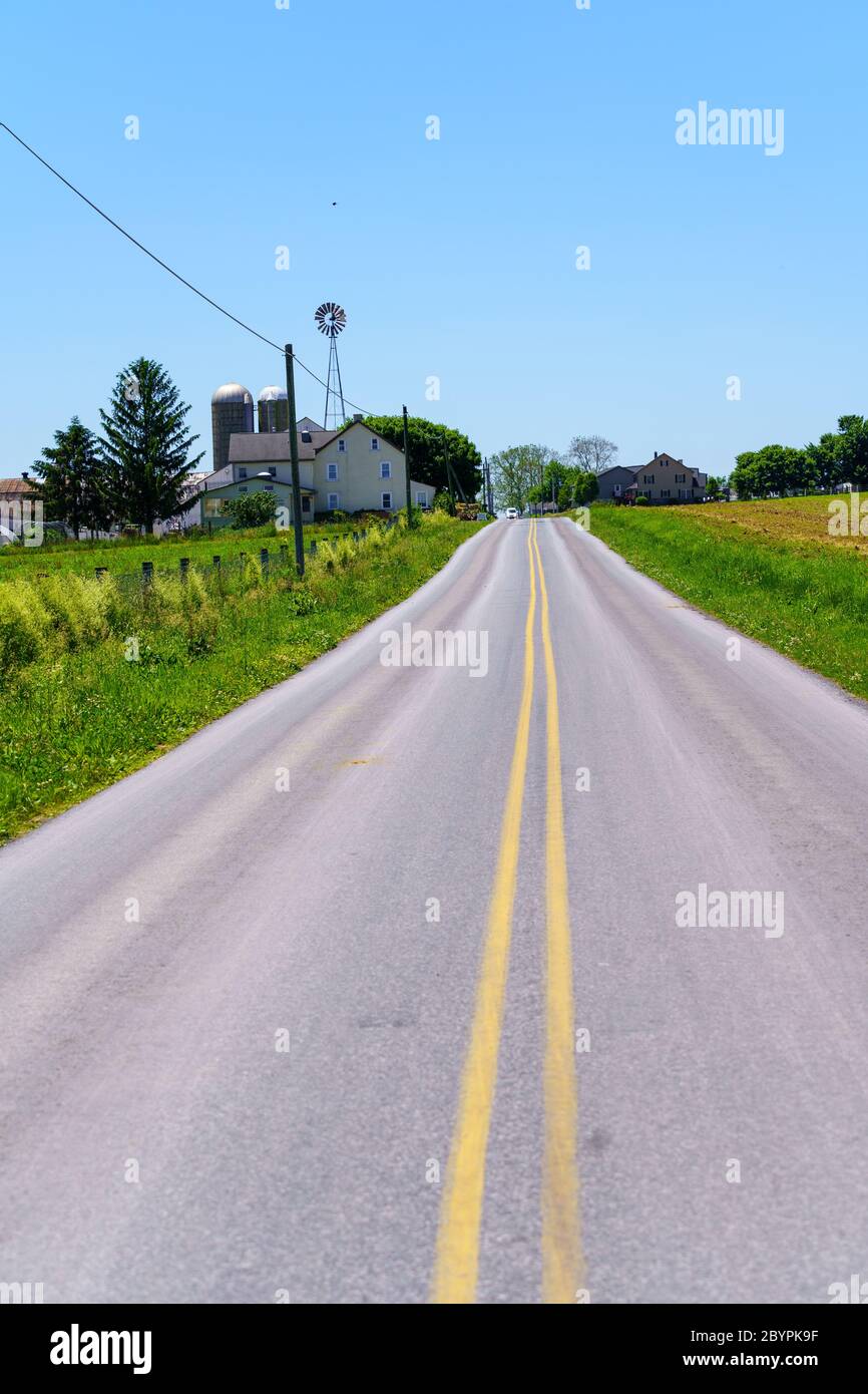 Amish farms in rural pennsylvania hi-res stock photography and images ...