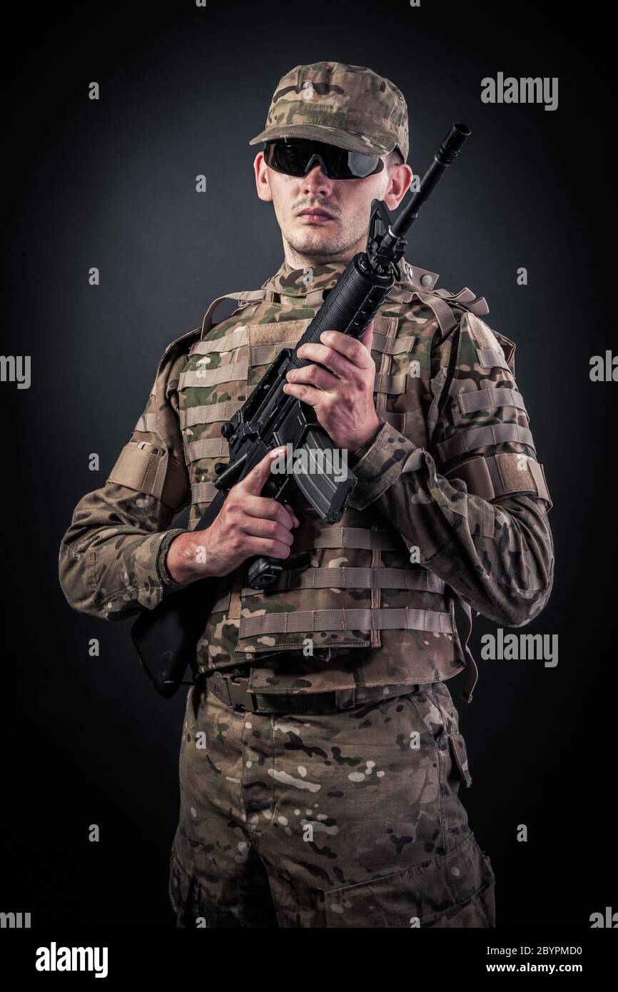 Modern soldier with rifle Stock Photo - Alamy