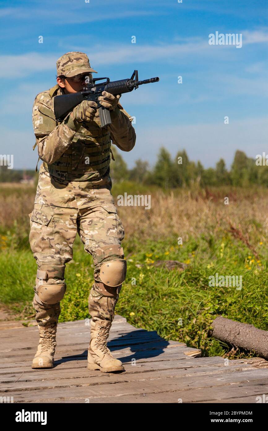 Soldier with a rifle Stock Photo - Alamy
