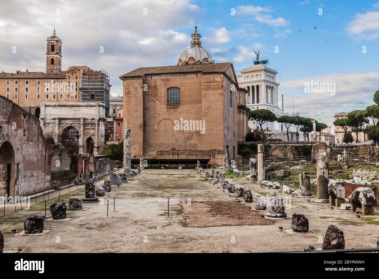Roman ruins in Rome Stock Photo - Alamy
