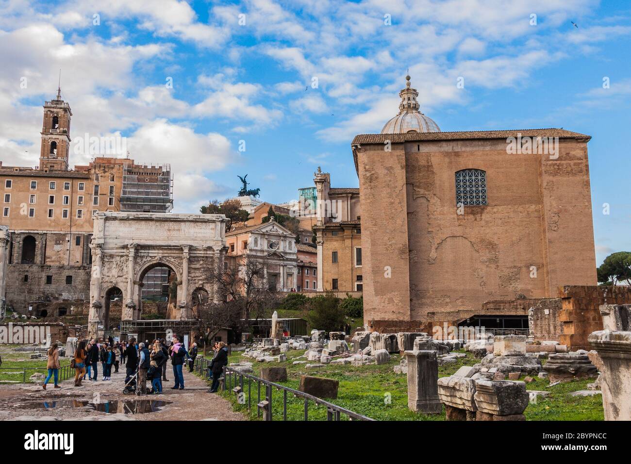 Roman ruins in Rome Stock Photo - Alamy
