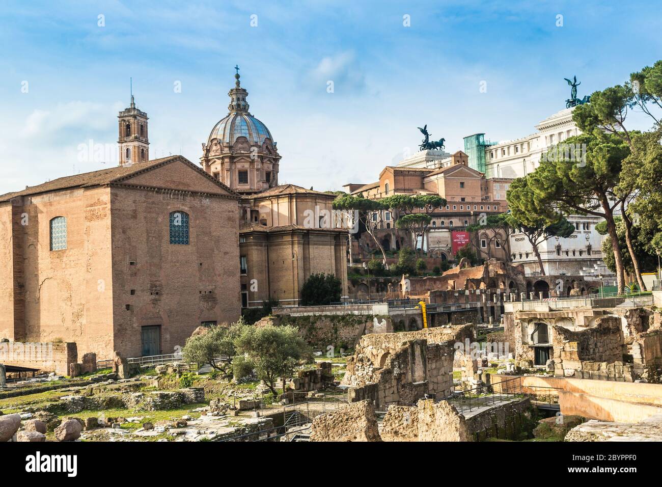 Roman ruins in Rome Stock Photo - Alamy