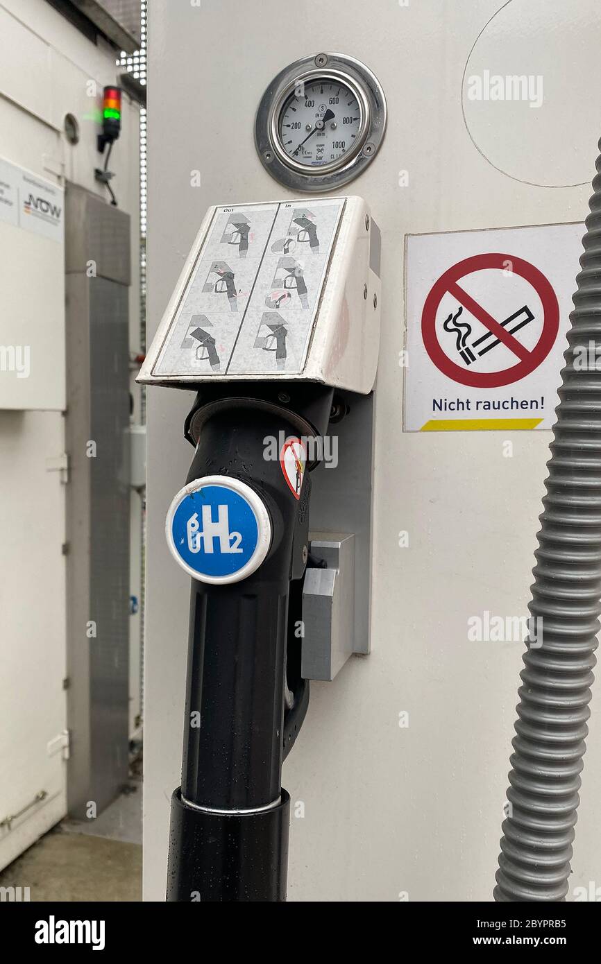 Hydrogen filling station hi-res stock photography and images - Alamy
