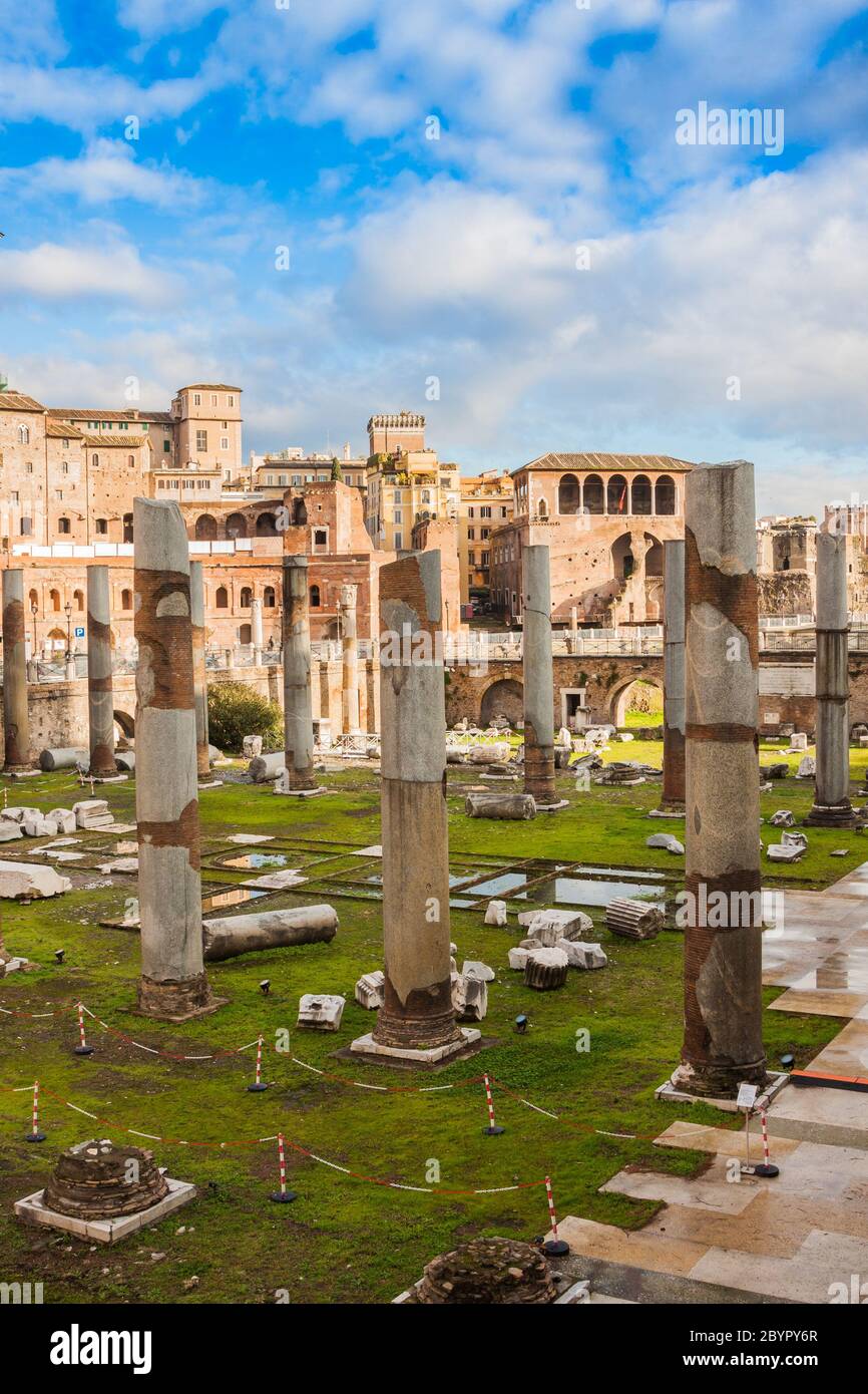 Roman ruins in Rome Stock Photo - Alamy