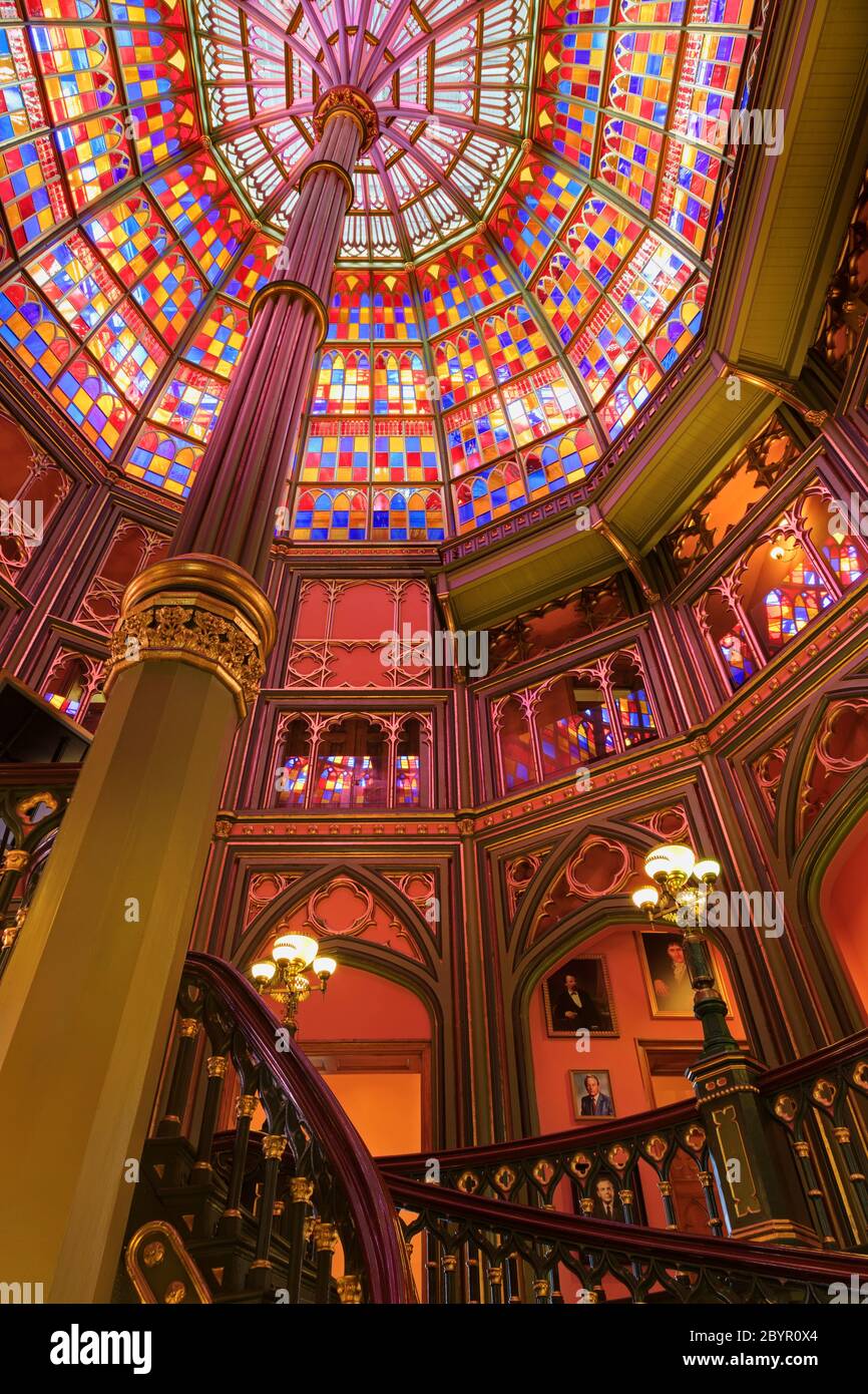Stained glass rotunda interior hi-res stock photography and images - Alamy
