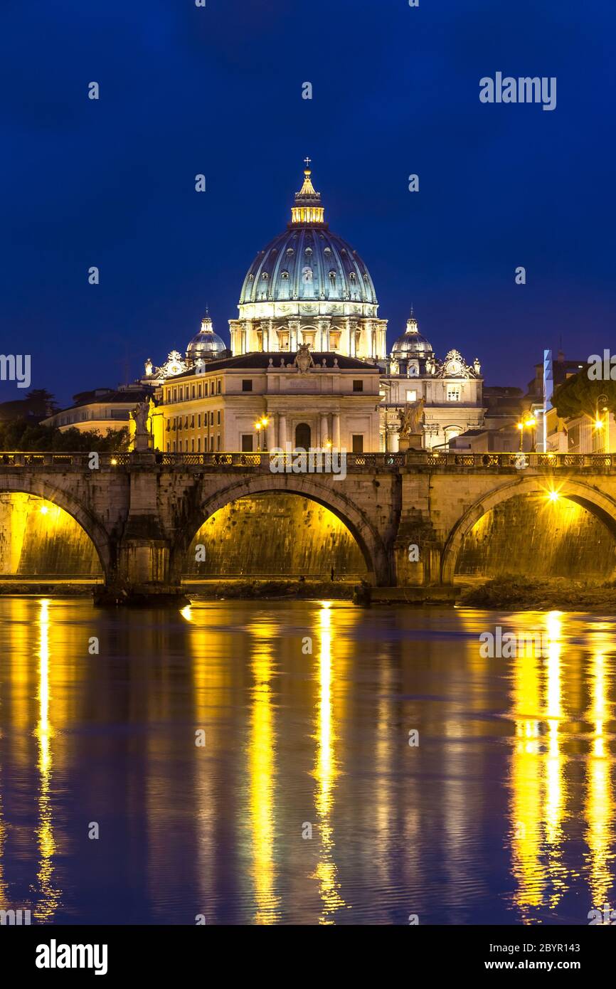 The tiber river and the vatican in rome hi-res stock photography and ...