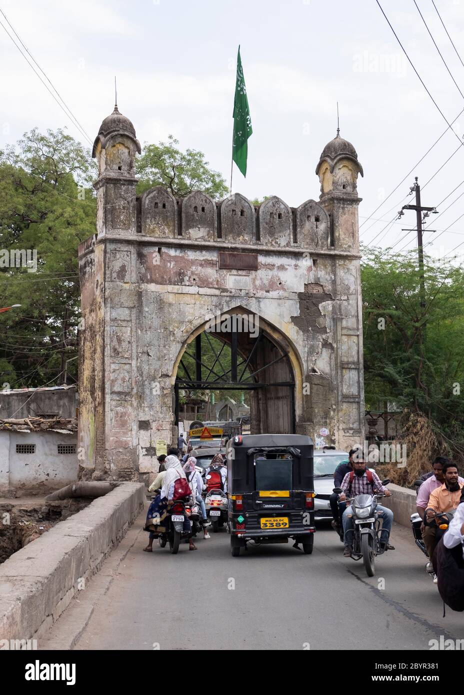 Mahmud Darwaza Gate in Aurangabad, Maharashtra, India Stock Photo - Alamy