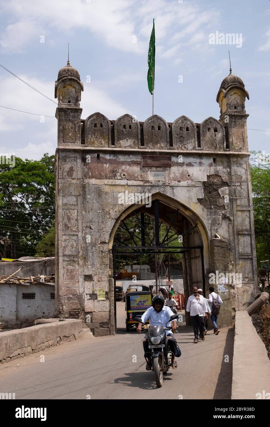 Mahmud Darwaza Gate in Aurangabad, Maharashtra, India Stock Photo - Alamy