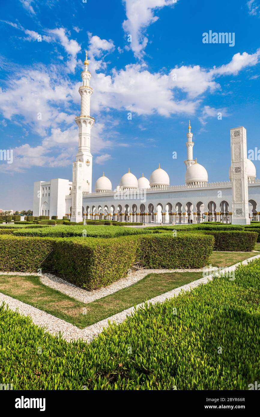 Middle east mosque uae hi-res stock photography and images - Alamy