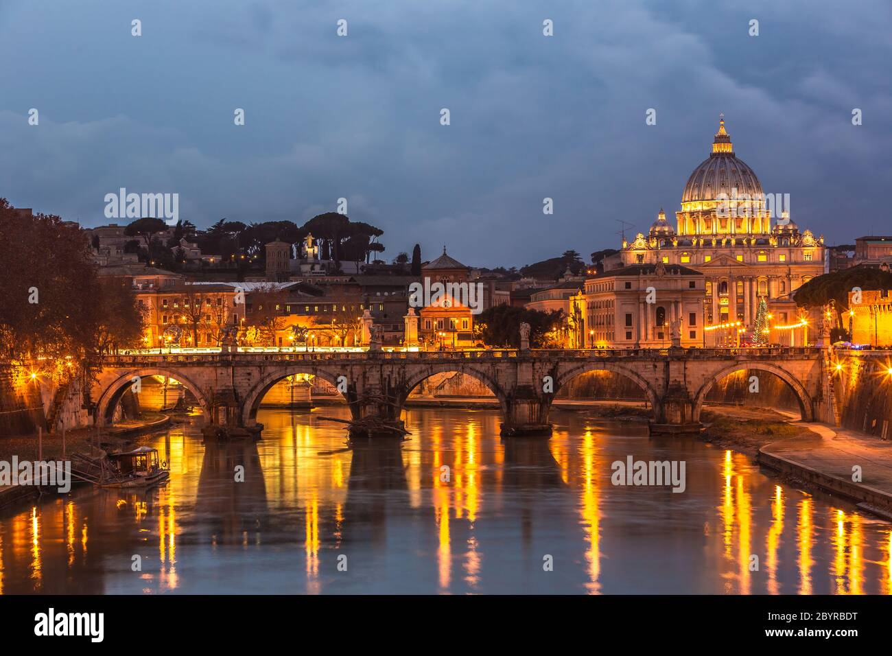 River tiber at night hi-res stock photography and images - Alamy