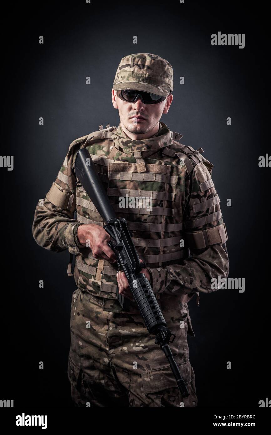 Modern soldier with rifle Stock Photo - Alamy