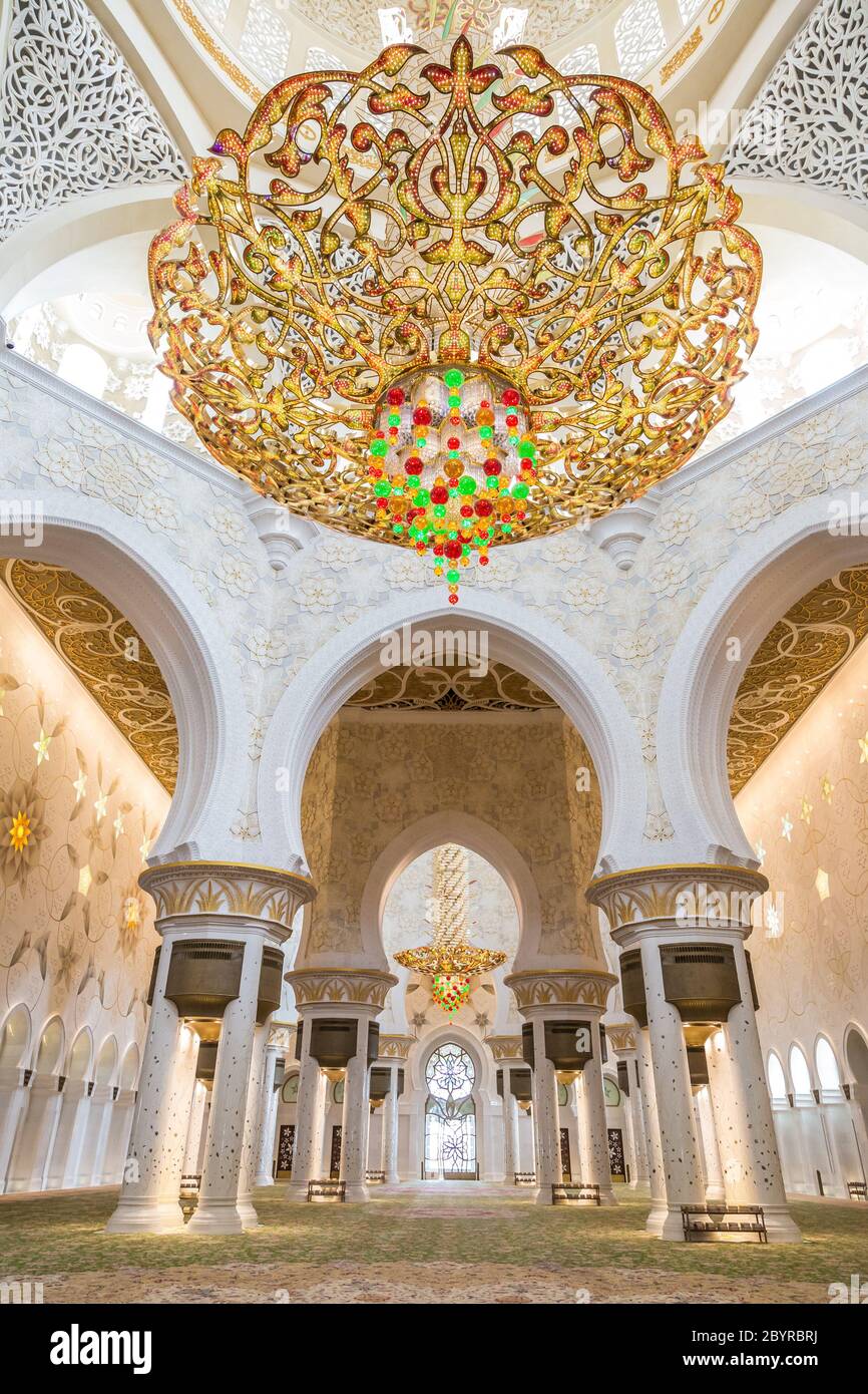 Abu Dhabi Sheikh Zayed Grand Mosque, beautiful interior Stock Photo - Alamy
