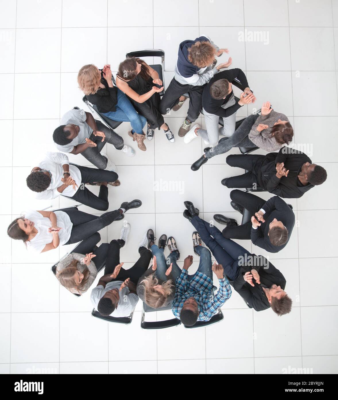 People around table meeting circle hi-res stock photography and images ...