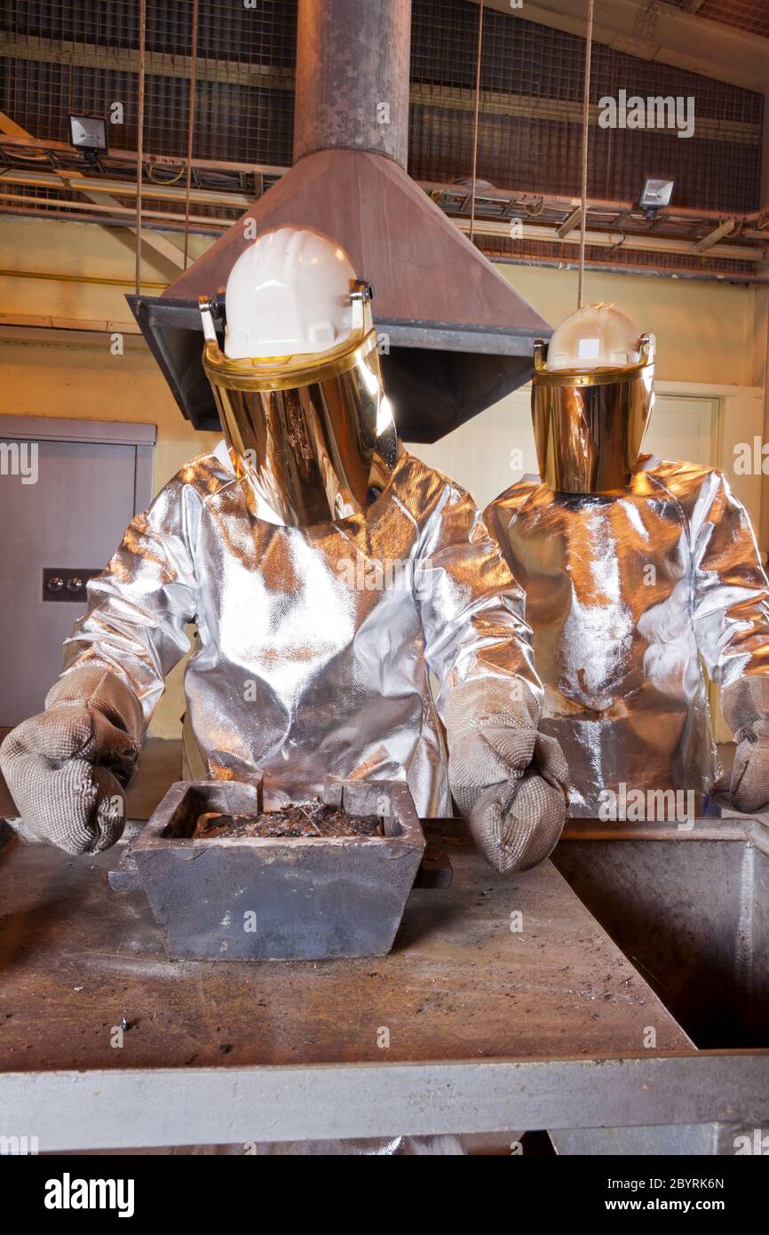 Dimensional gold ingot hi-res stock photography and images - Alamy