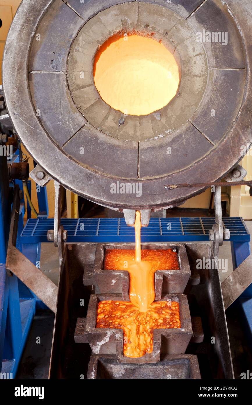 dump gold bullion Stock Photo - Alamy