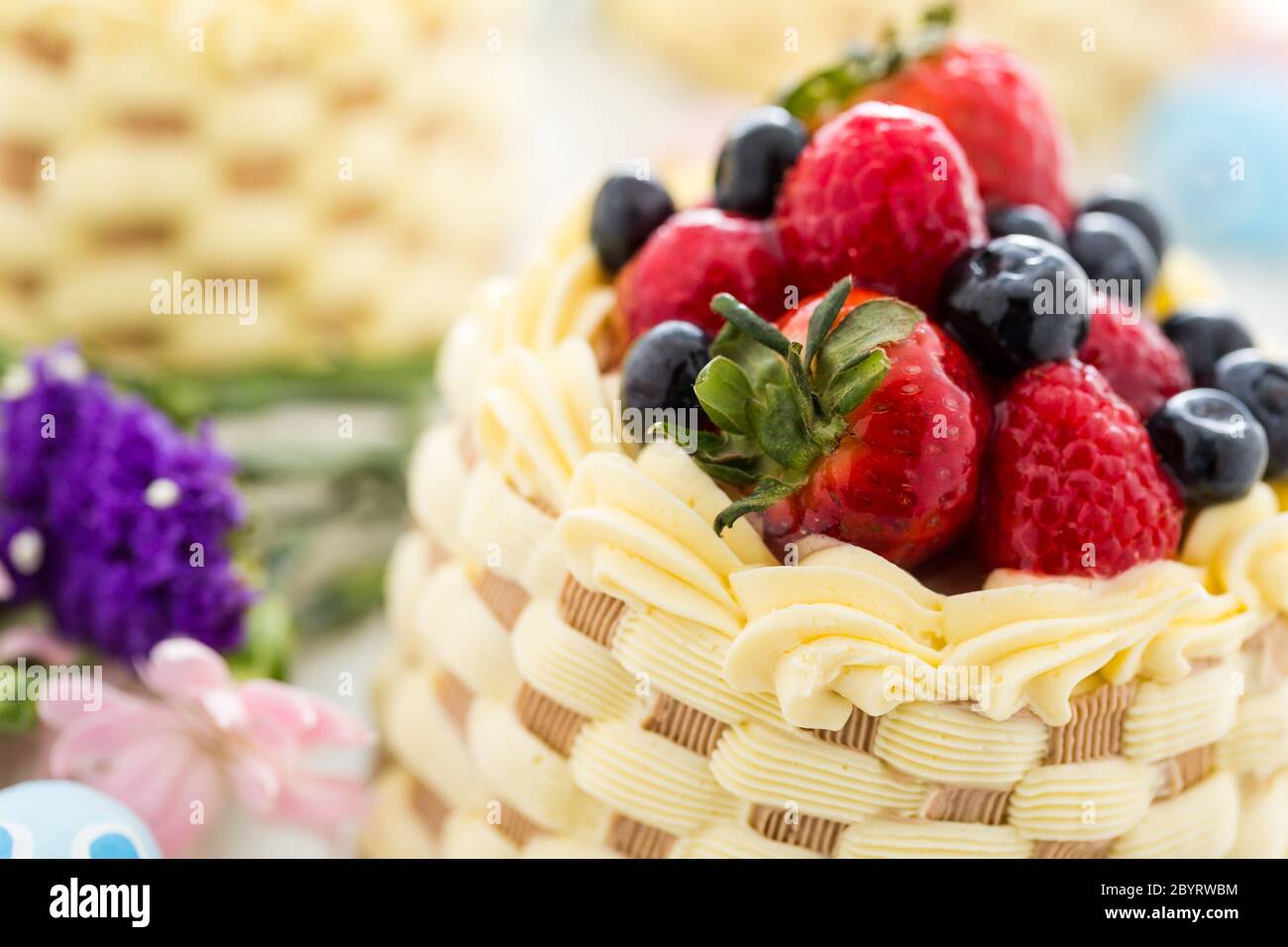 Chocolate mini cake berries hi-res stock photography and images - Alamy