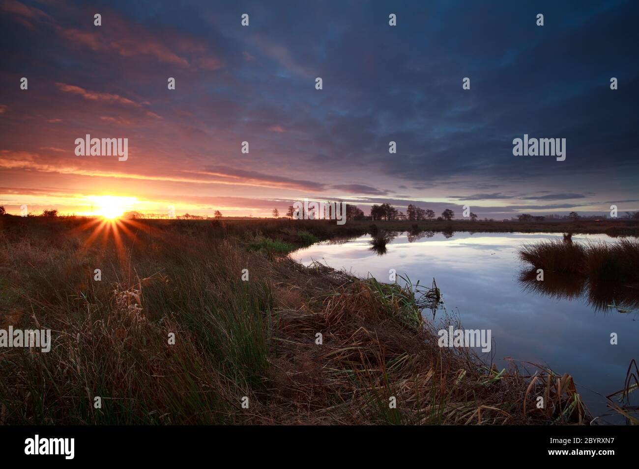 Beautiful sunrise over river hi-res stock photography and images - Alamy