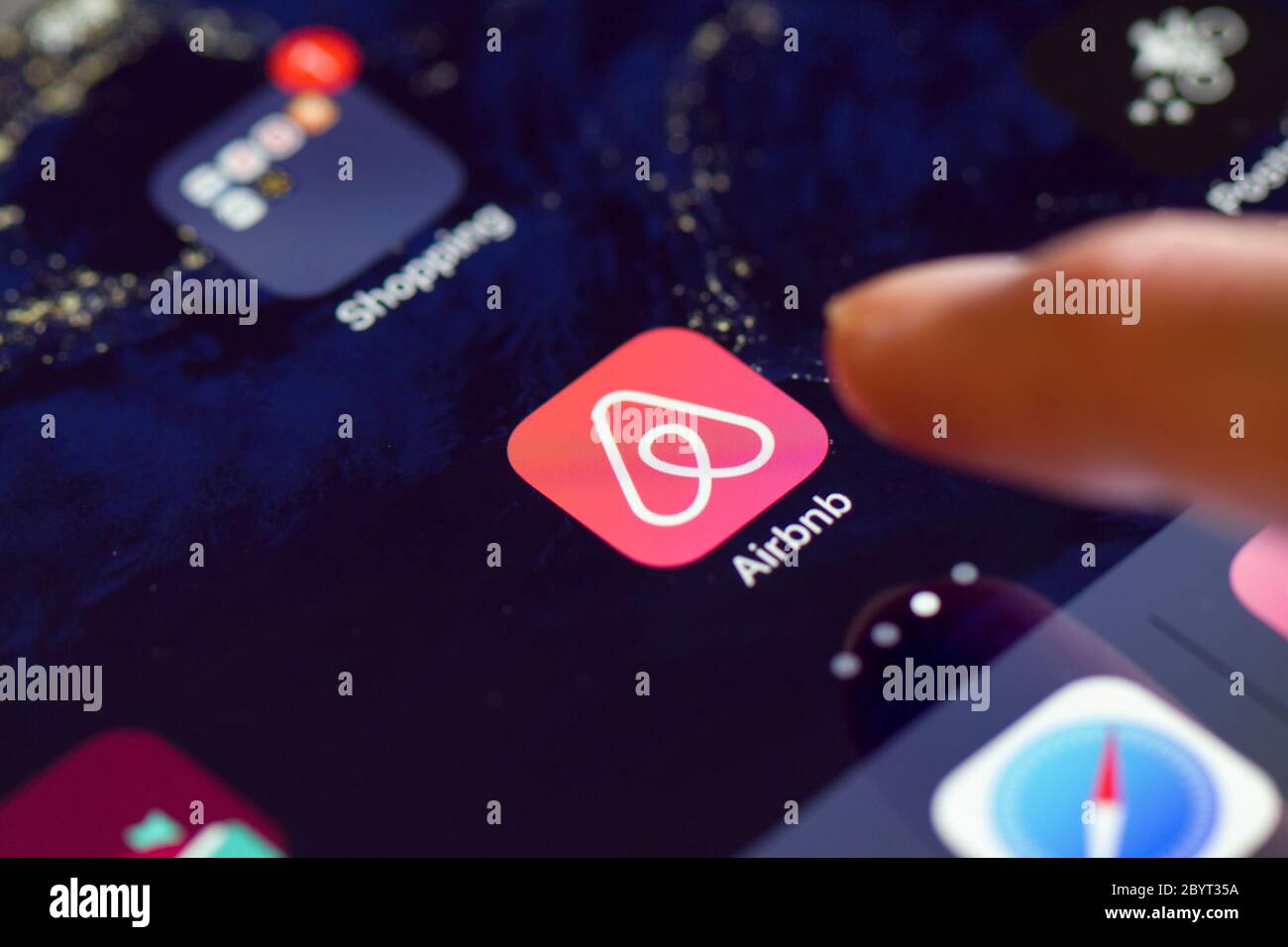 Airbnb sign hi-res stock photography and images - Alamy