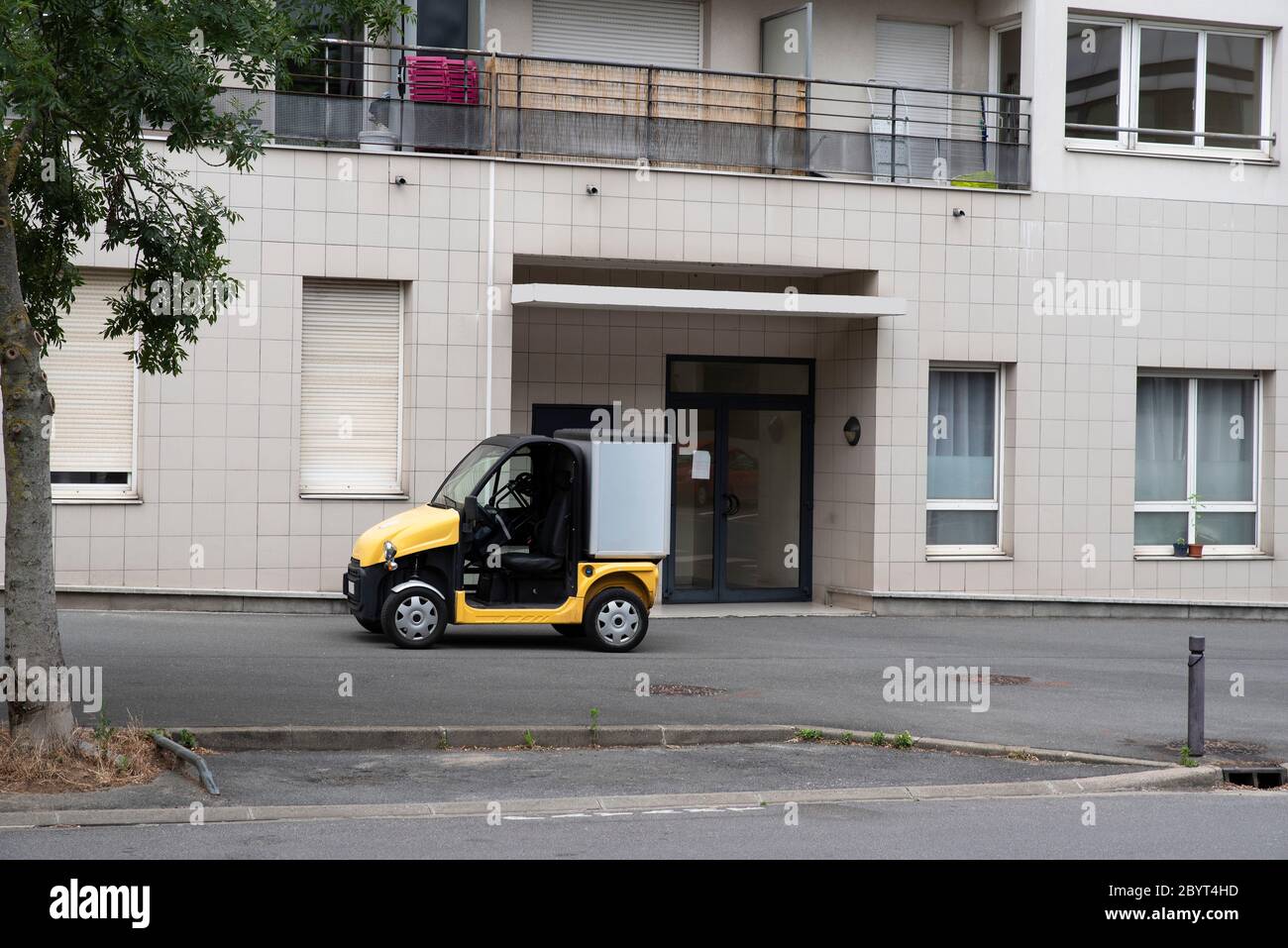 Electric mail car hi-res stock photography and images - Alamy