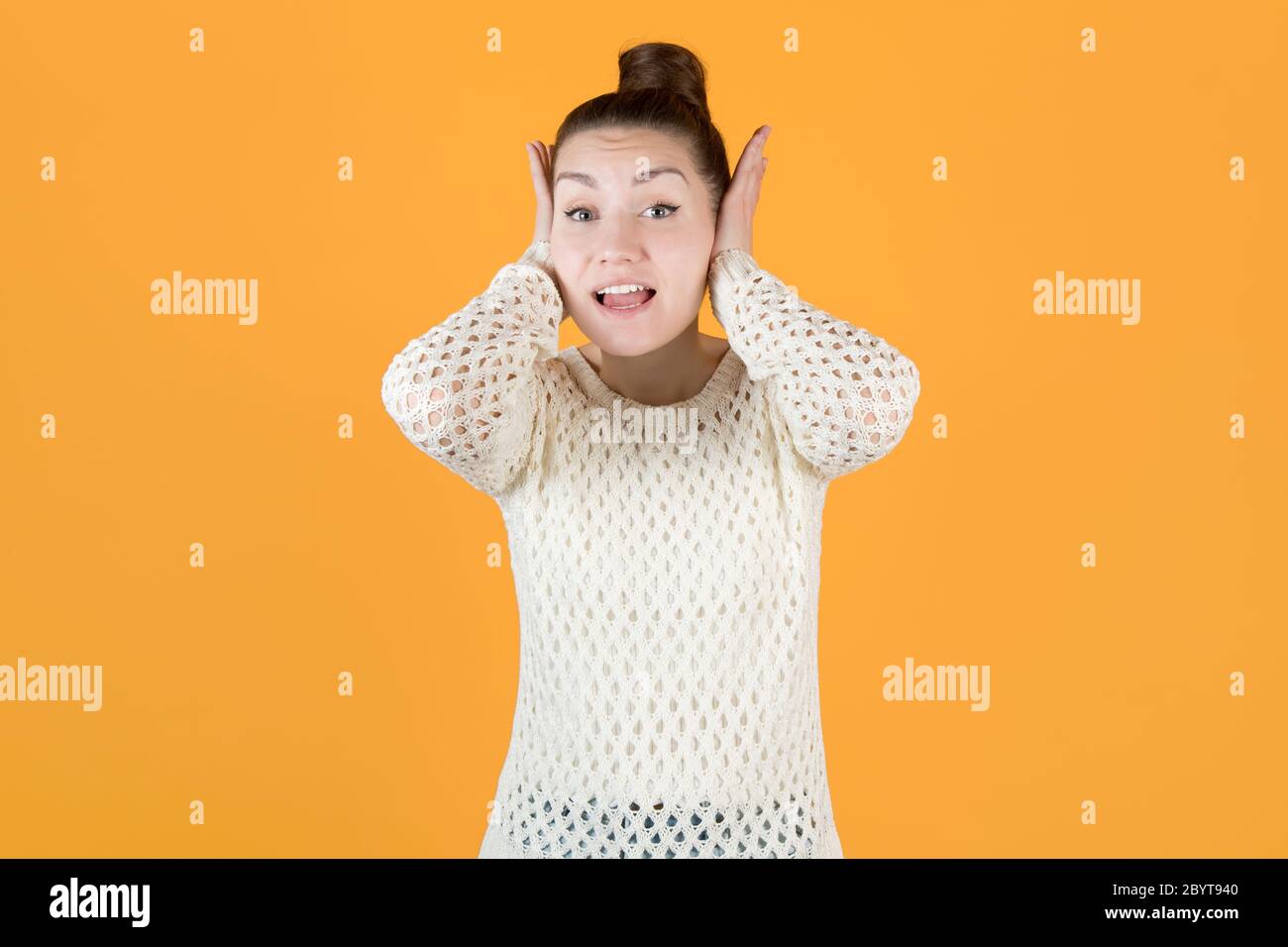 Girl plug ears hi-res stock photography and images - Alamy
