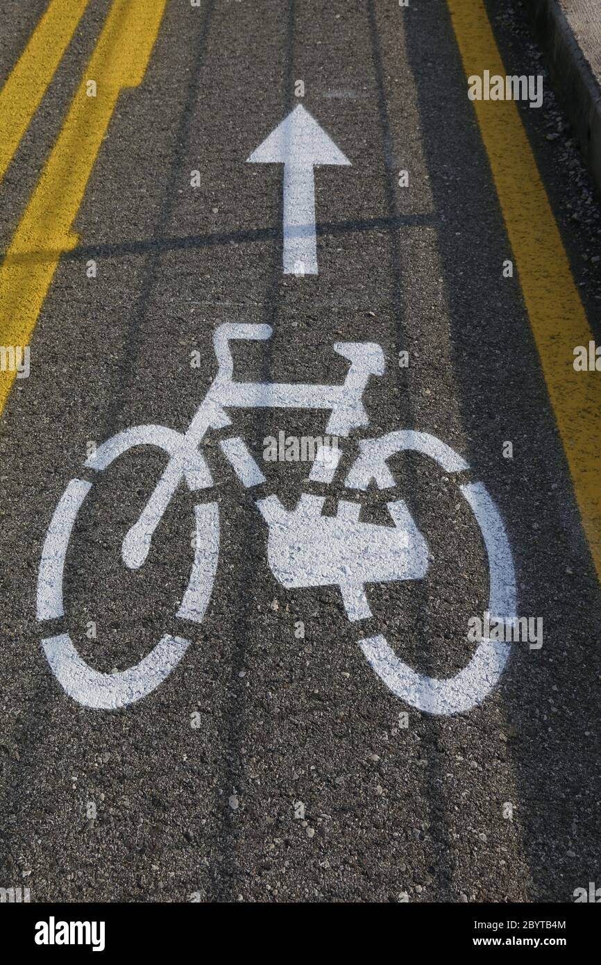 Horizontal signs hi-res stock photography and images - Alamy