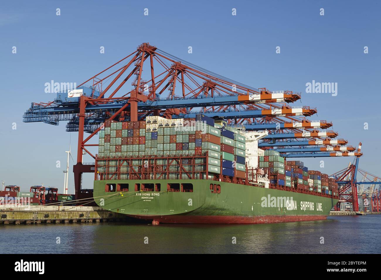 Hamburg - Container ship at the terminal Stock Photo - Alamy