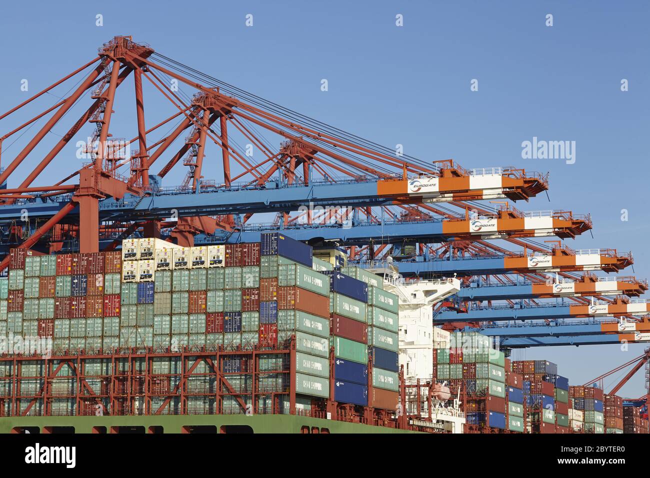 Hamburg - Container ship at the terminal Stock Photo - Alamy