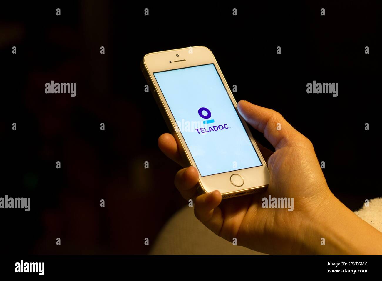 Telemedicine doctor display icon hi-res stock photography and images ...