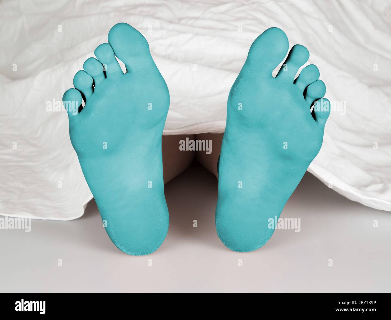 Body under sheet hi-res stock photography and images - Alamy