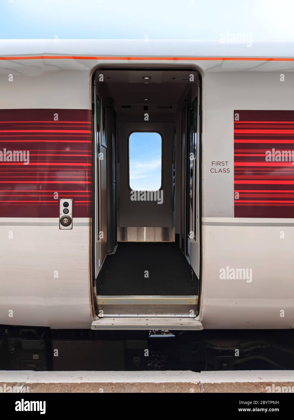 First class train uk hi-res stock photography and images - Alamy