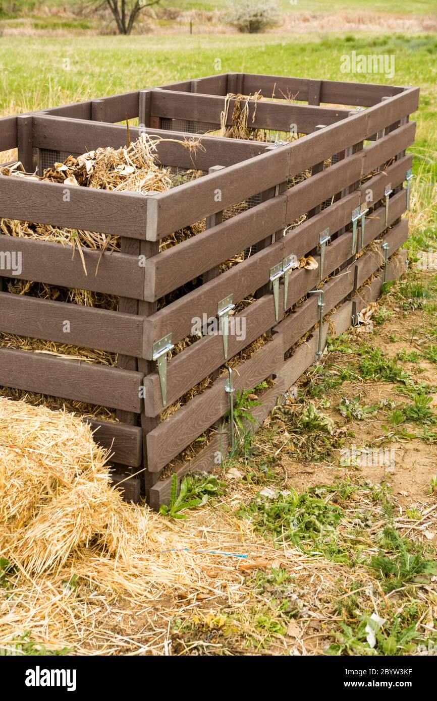 Backyard composting sustainable gardening hi-res stock photography and ...