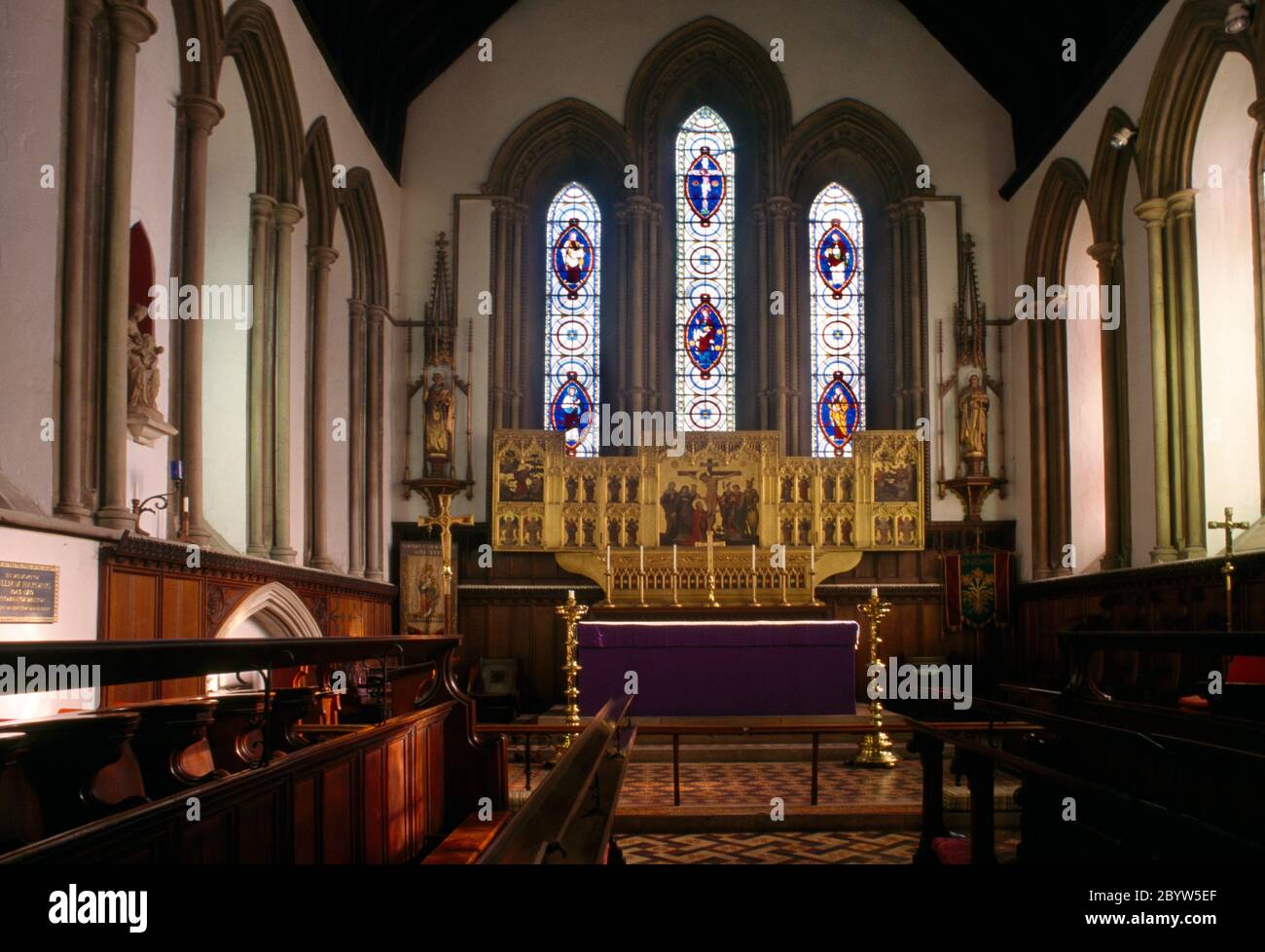 Altar anglican church hi-res stock photography and images - Alamy
