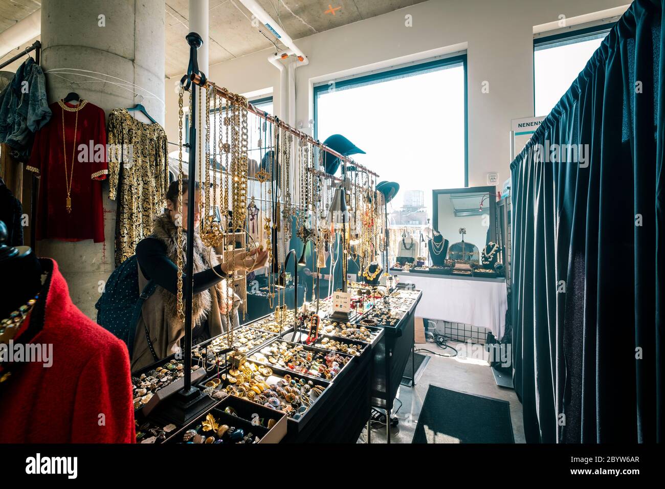 Brooklyn flea market, New York Stock Photo - Alamy