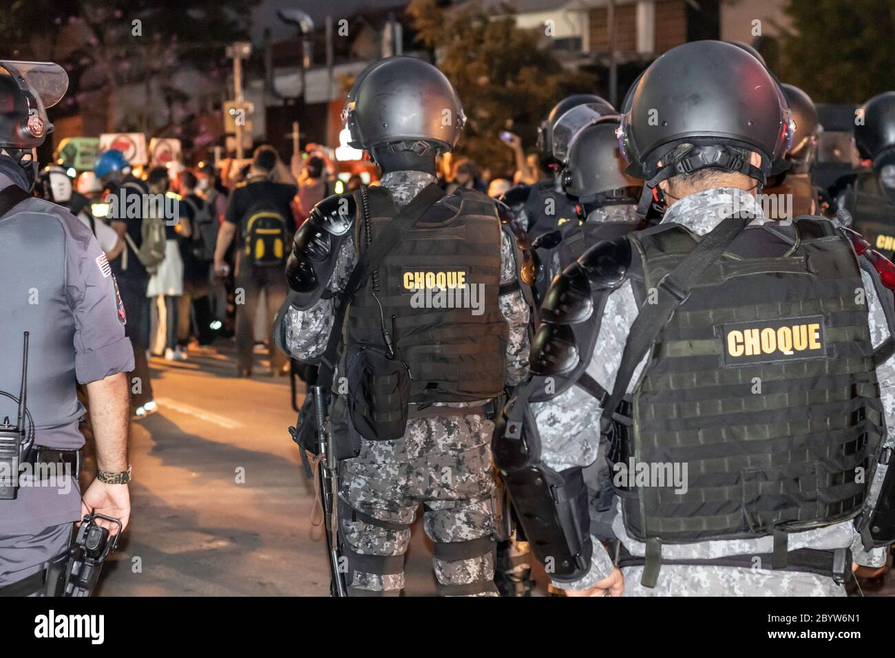 Riot police block hi-res stock photography and images - Alamy
