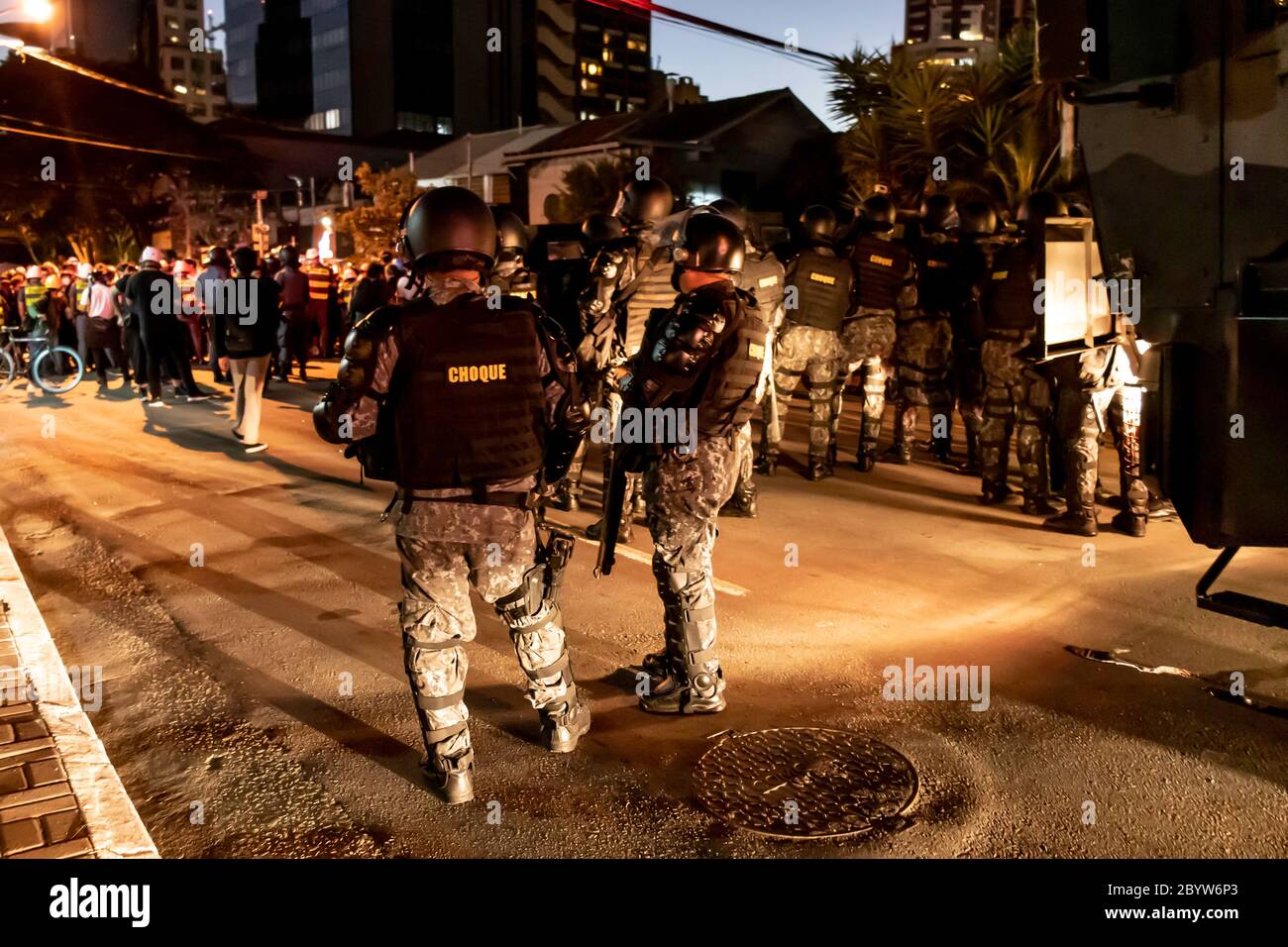 Riot police block hi-res stock photography and images - Alamy