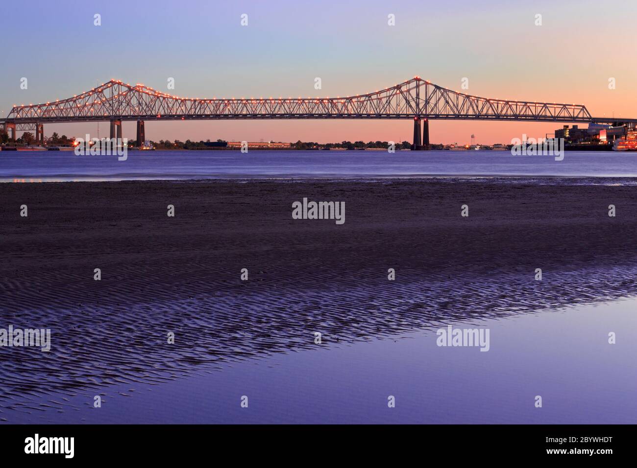 Mississippi river bridge hi-res stock photography and images - Alamy