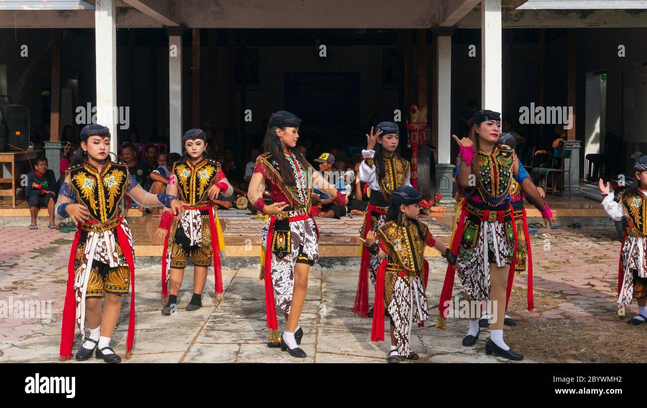Reog mask hi-res stock photography and images - Alamy