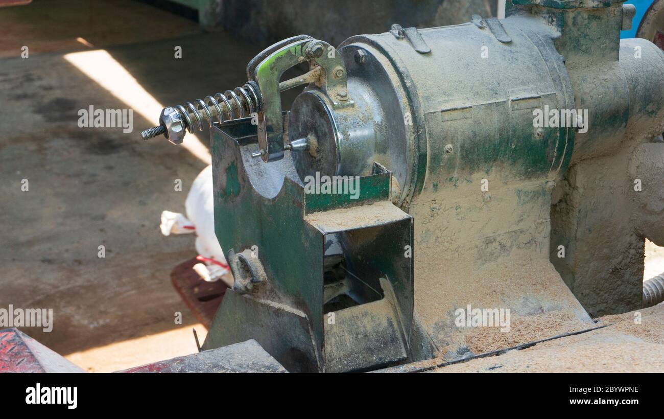 Milling rice hi-res stock photography and images - Alamy