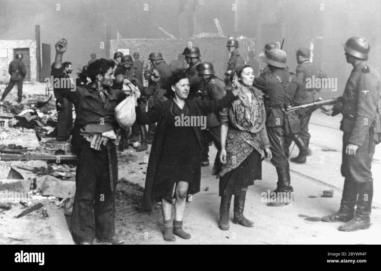 Warsaw Uprising, Jewish poles under arrest by Nazi soldiers in Warsaw ...