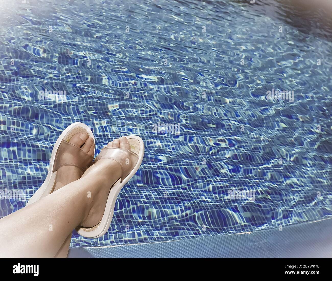 Feet in swimming pool hi-res stock photography and images - Alamy