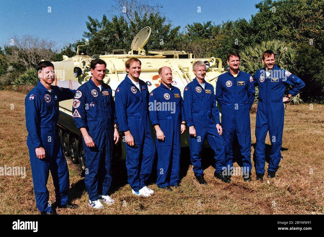 Space shuttle astronatus hi-res stock photography and images - Alamy