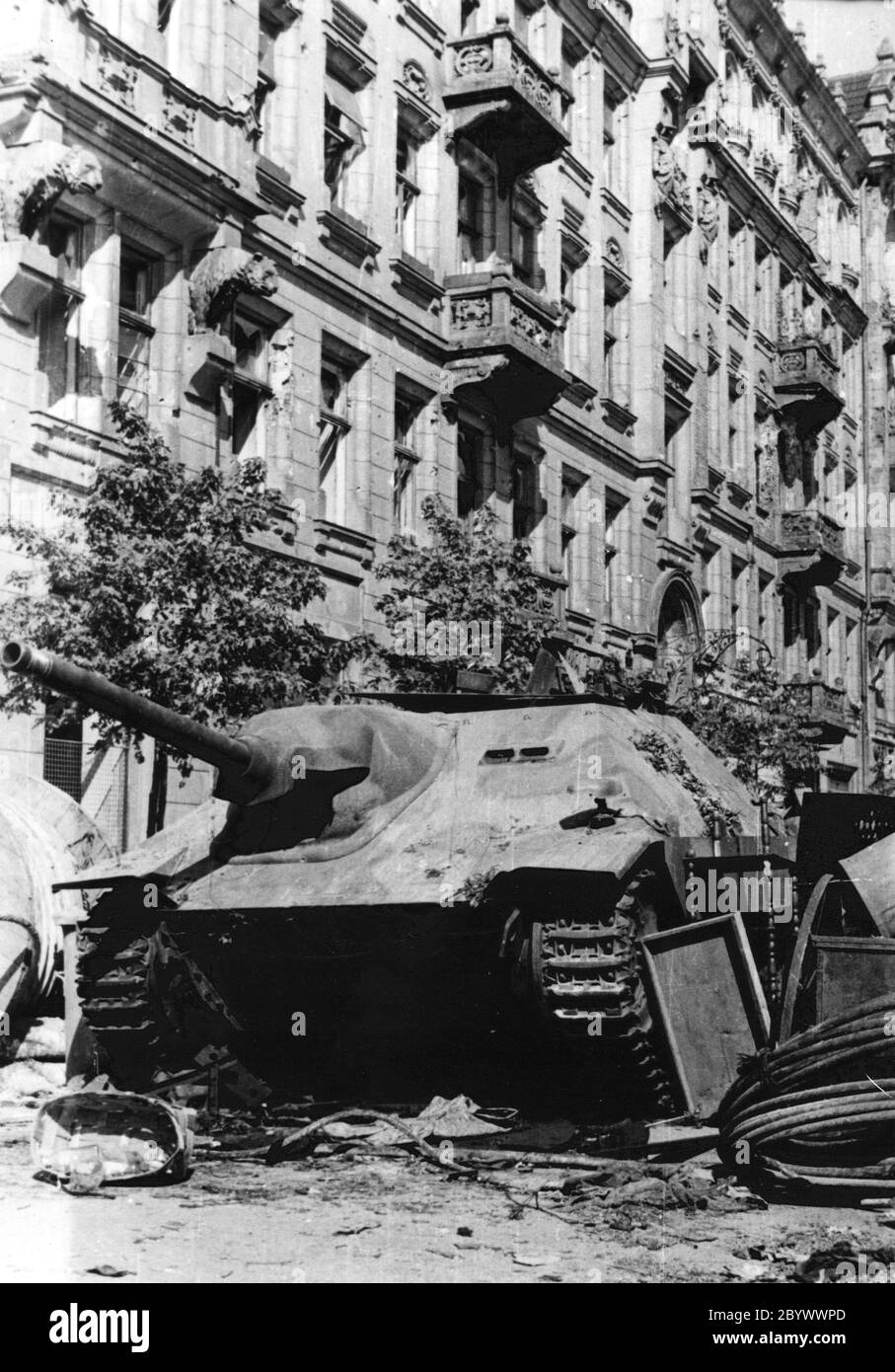 Warsaw Uprising - Polish barricade on the Napoleon square build around ...