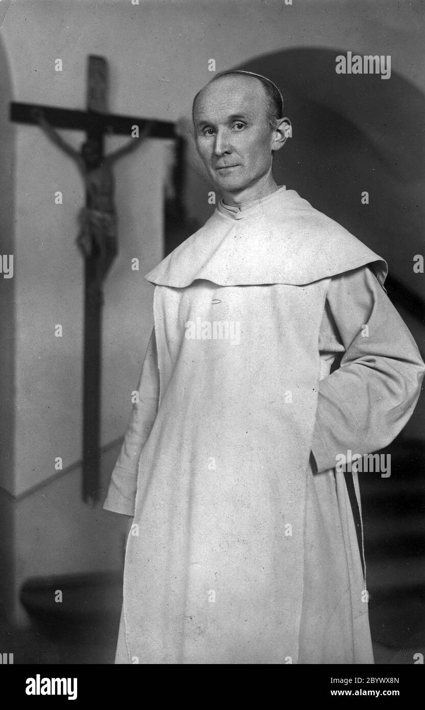 1920s priest hi-res stock photography and images - Alamy