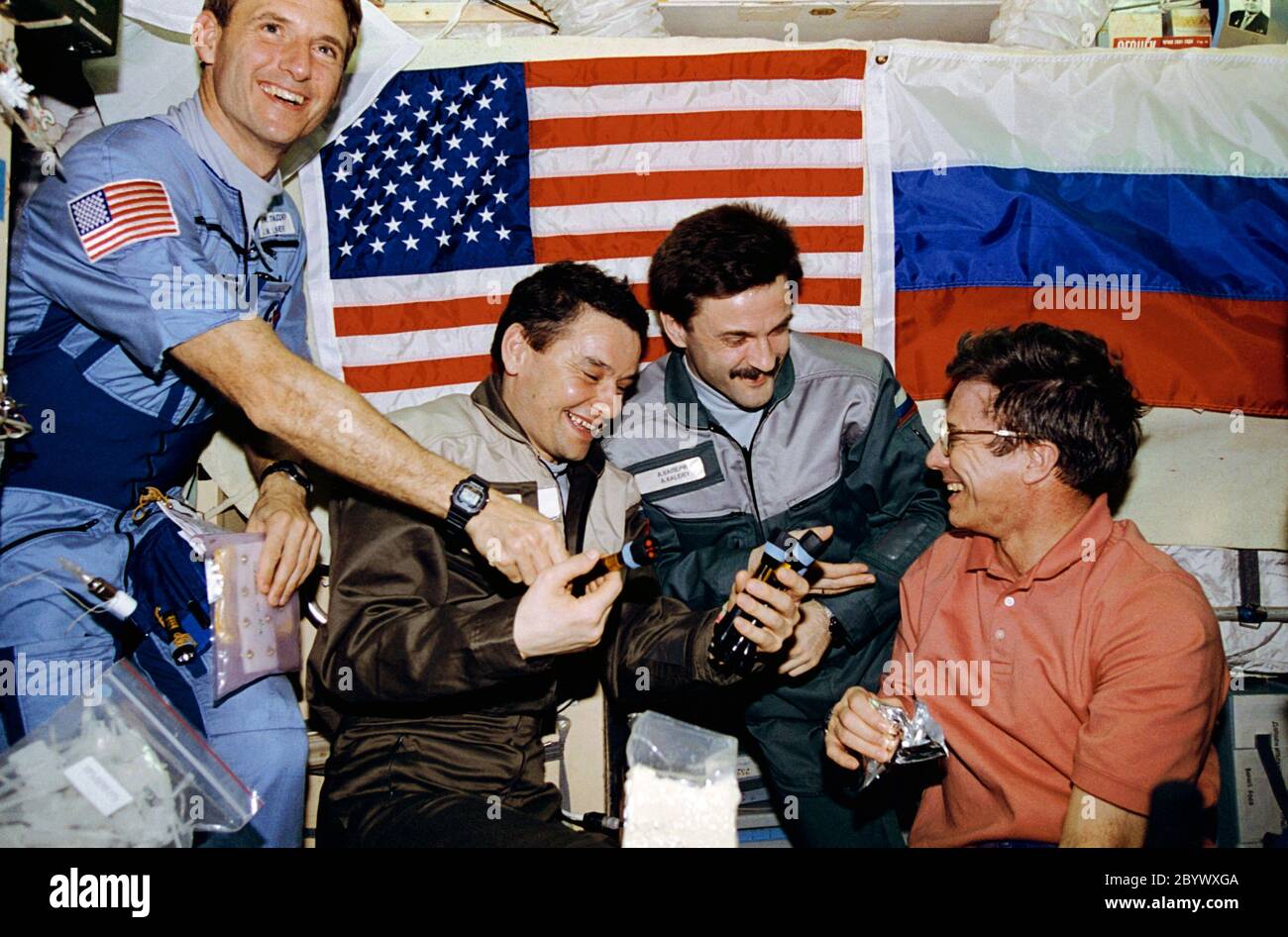 Mir 22 crew hi-res stock photography and images - Alamy