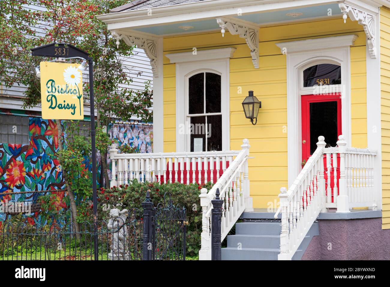 Magazine street dining hi-res stock photography and images - Alamy