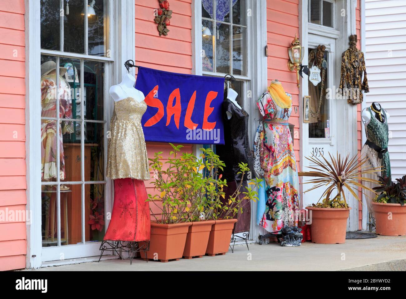 New orleans magazine street shopping hi-res stock photography and ...