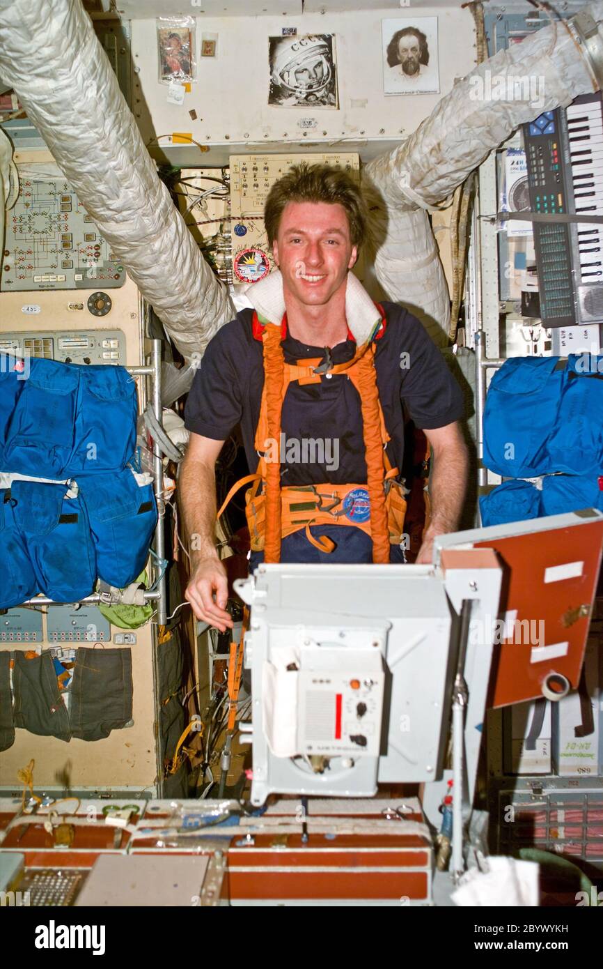 S86-E-5358 (30 Sept. 1997) --- This Electronic Still Camera (ESC) image shows astronaut C ...