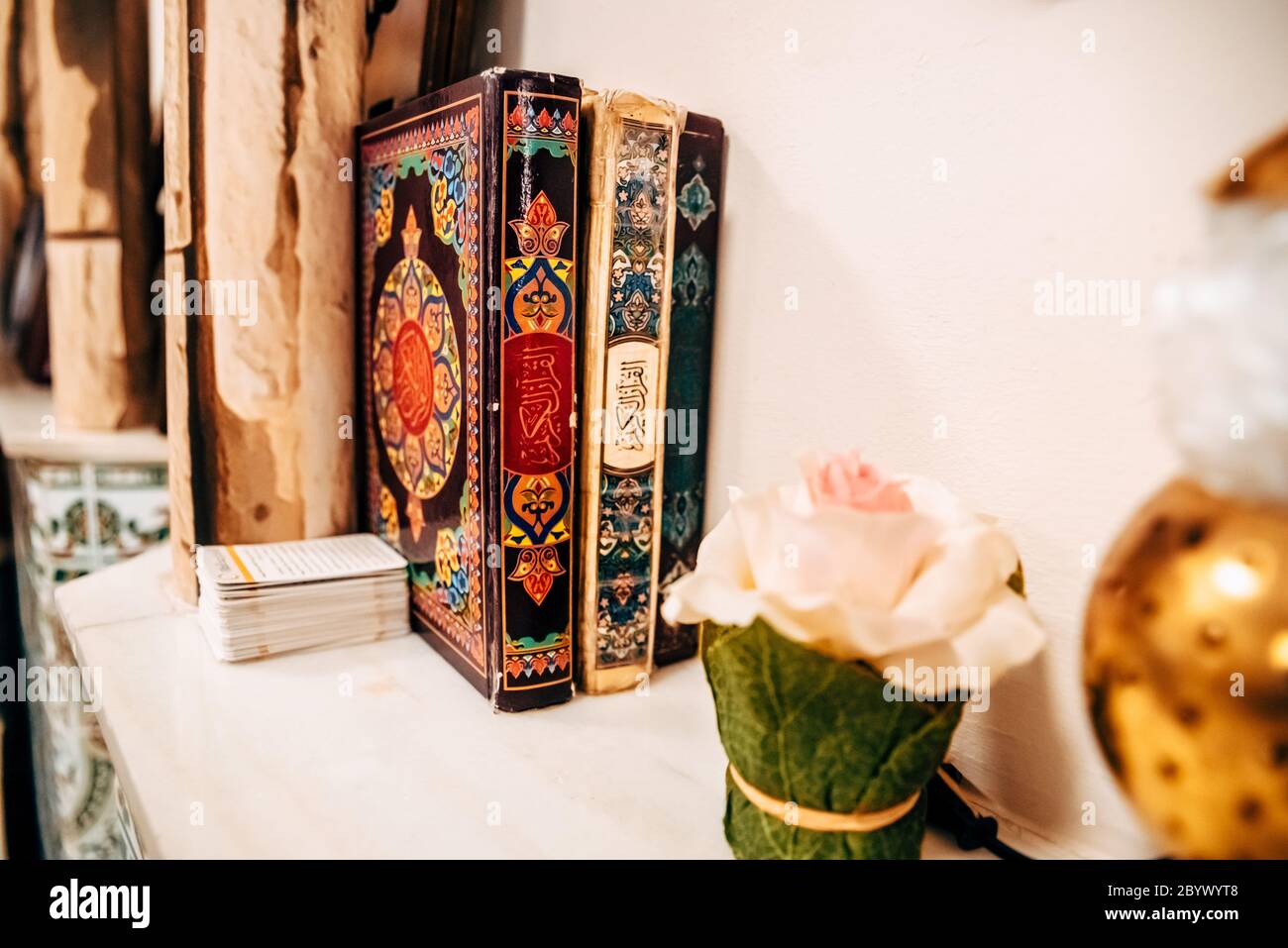 Islamic book shelf hi-res stock photography and images - Alamy