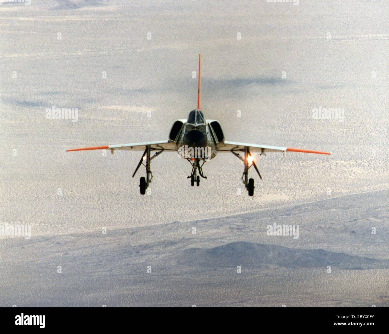 Aircraft in flight hi-res stock photography and images - Alamy