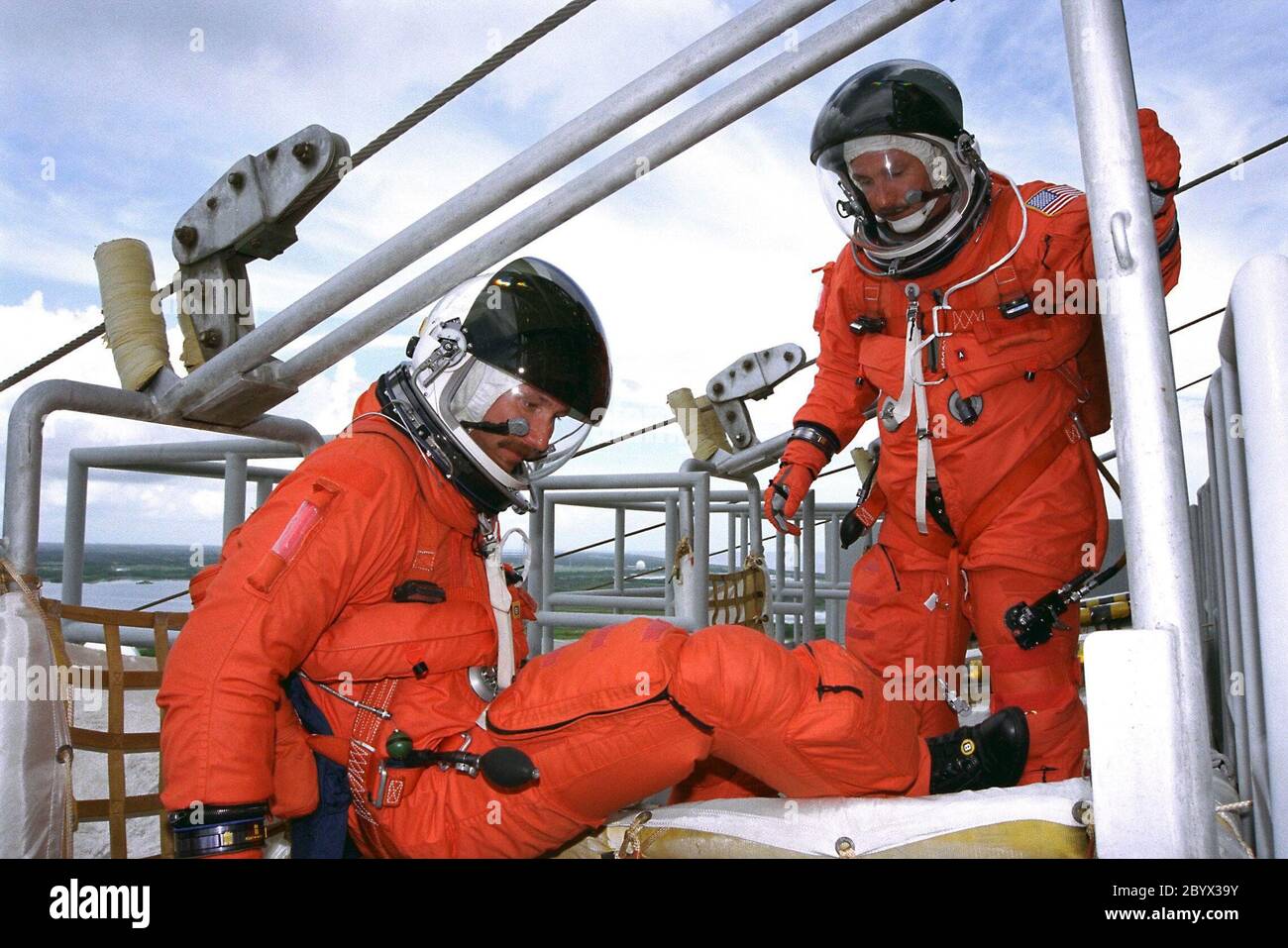 Sts 85 hi-res stock photography and images - Alamy